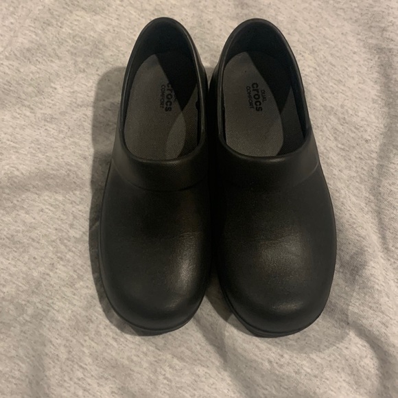 CROCS | Shoes | Crocs Slip Resistant Closed Toe Clogs Healthcare Work ...